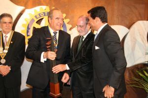 Los rotarios homenajean a José Calero por su trayectoria profesional