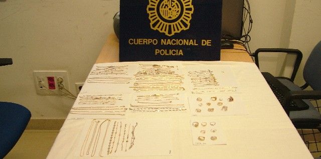 La Policía Nacional Detiene En Arrecife A Cinco Personas Acusadas De