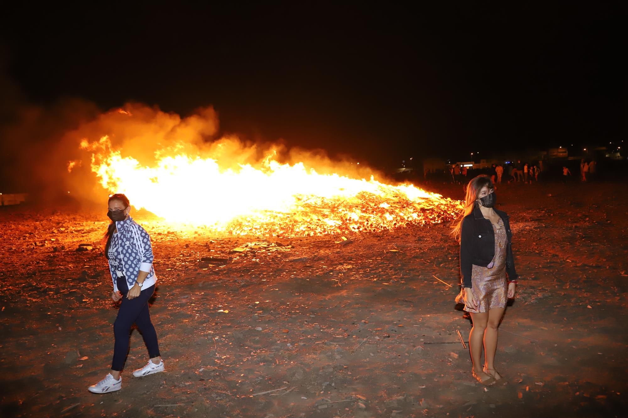 Las hogueras vuelven a iluminar la noche de San Juan