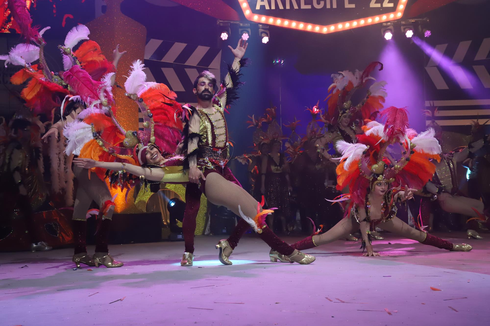 Las comparsas ponen ritmo y color al Carnaval de Arrecife