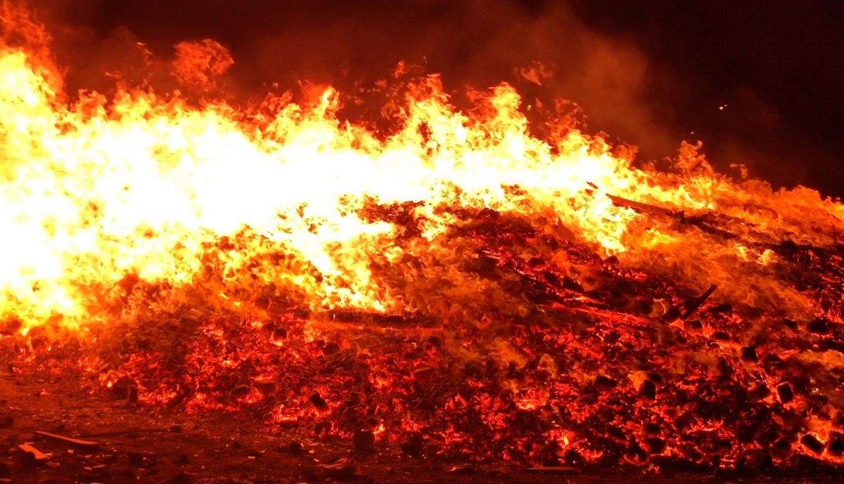 ¿Cuáles son los requisitos para hacer una hoguera segura en la noche de ...