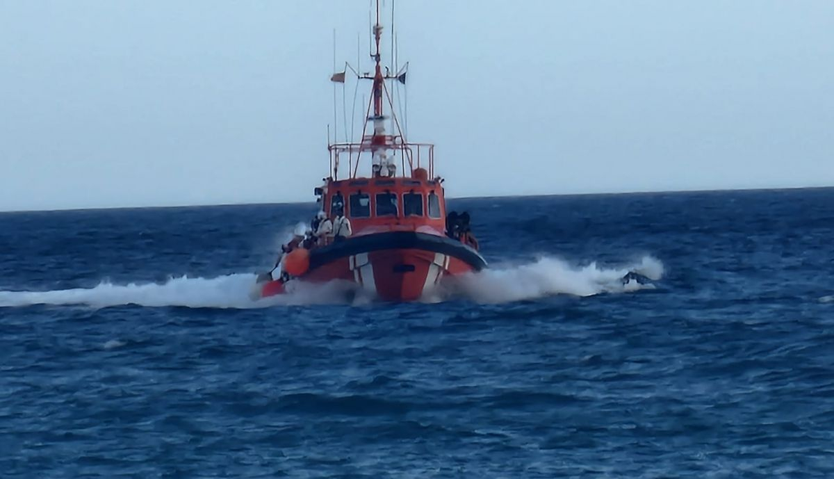 Salvamento Marítimo rescata una nueva patera en la costa lanzaroteña