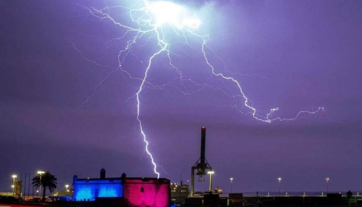 Espectacular noche de rayos y relámpagos en Lanzarote