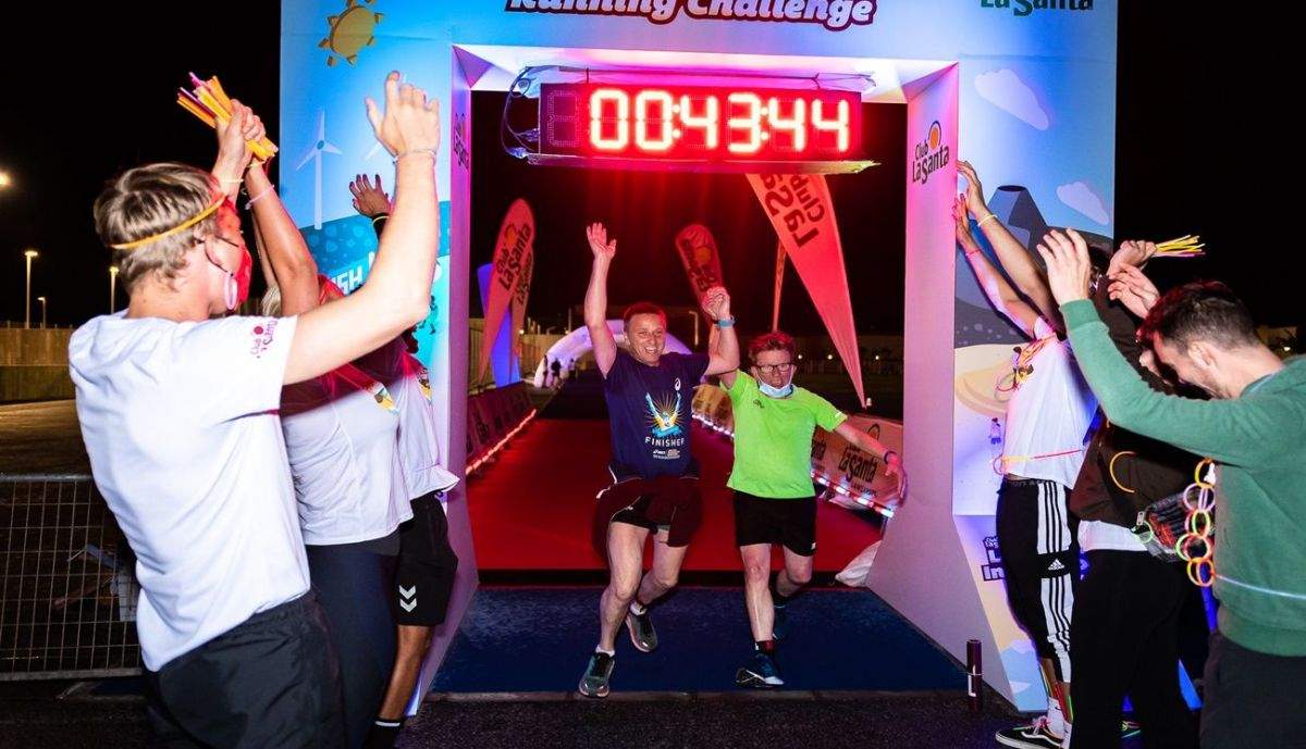 ¡Participa en la Night Run de Club La Santa y disfruta de la noche más luminosa del año!