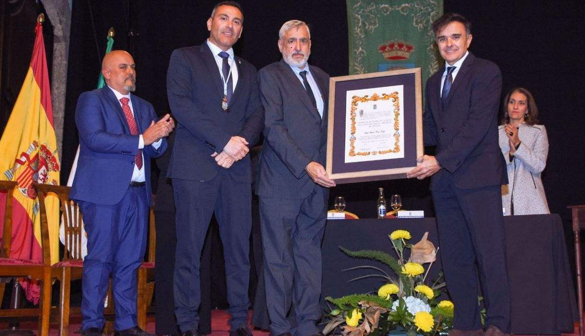 Teguise awards the Silver Medal posthumously to the Díaz Rijo brothers