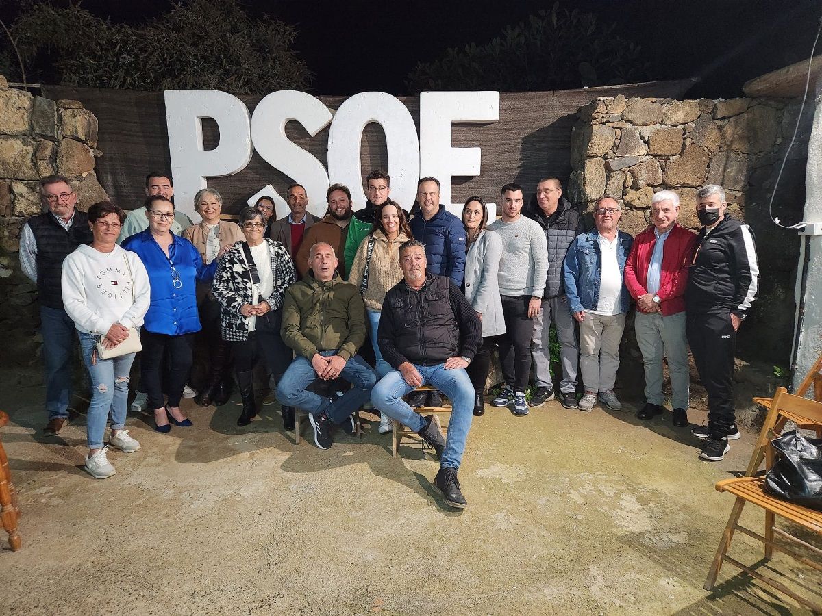 La Asamblea de los socialistas de Haría aprueba la lista liderada por ...