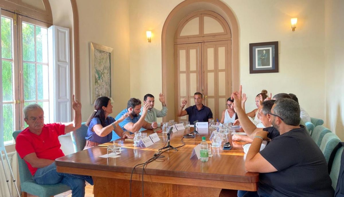 El Ayuntamiento de Haría concede el título de Hijo Predilecto a Javier ... El Ayuntamiento de Haría concede el título de Hijo Predilecto a Javier ...