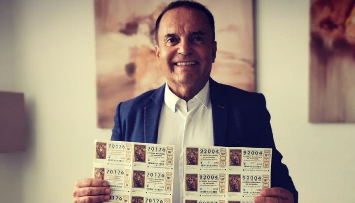 Jesús Machín vuelve a donar lotería de Navidad a los vecinos de Tinajo