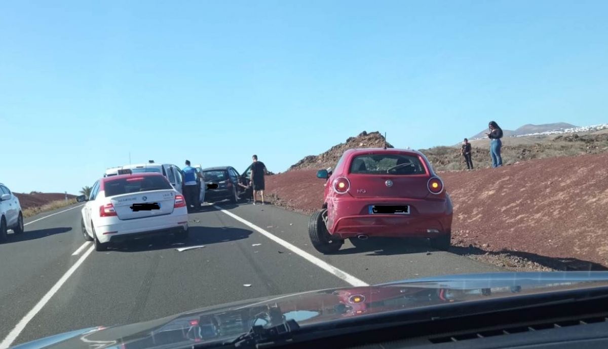 Una colisión múltiple en la circunvalación de Puerto del Carmen provoca grandes retenciones