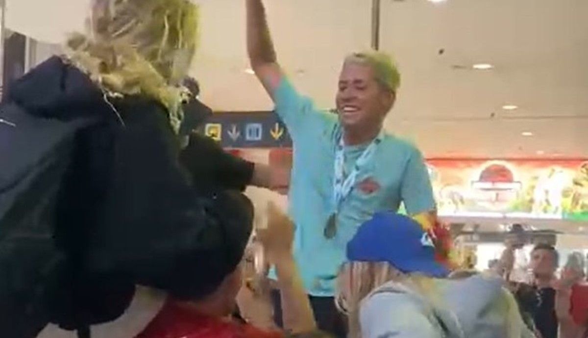 Así fue recibido en Lanzarote el surfista Dylan Donegan tras ...