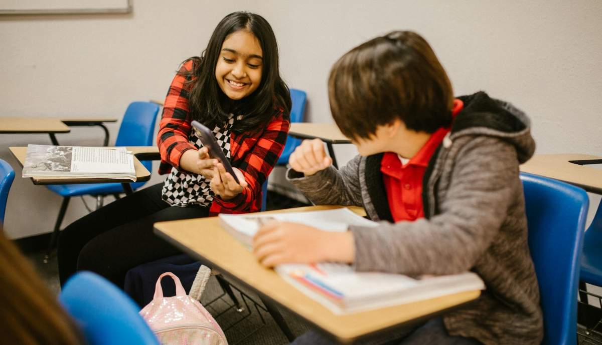 Social networks drive the isolation of Canary Island minors and the ...