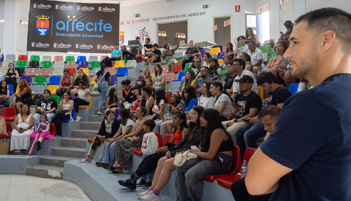 Alrededor de 1.500 jóvenes celebran en Arrecife el Día del Orgullo ...