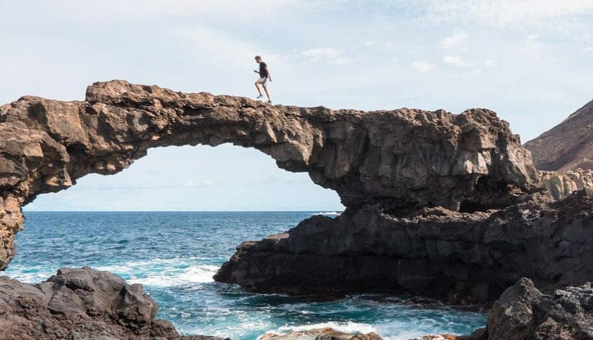 A British newspaper recommends a Canary Island “with less tourism than ...