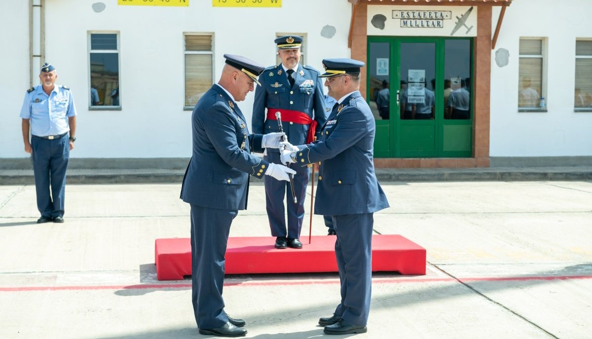 El coronel Carlos Jiménez Andrés asume el mando de la Base Aérea de ...
