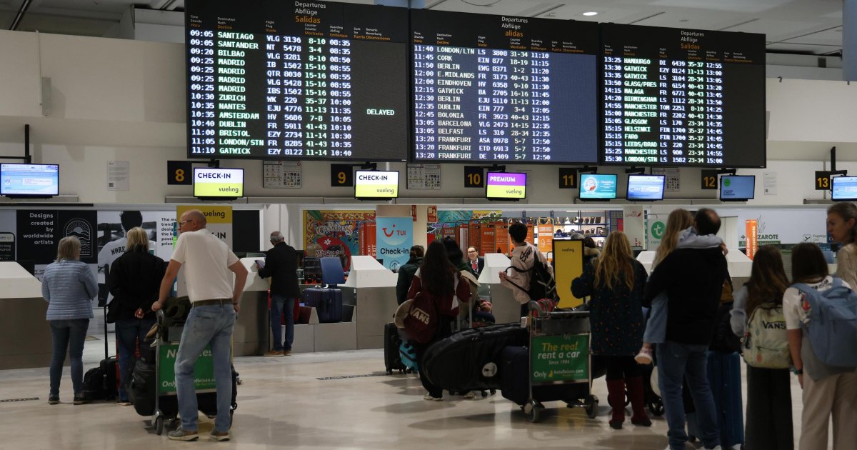 Twelve children hospitalized flying from Bilbao to Lanzarote due to a ...
