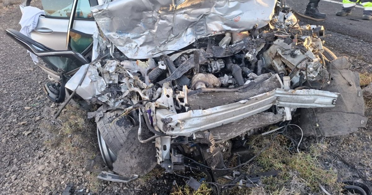 Two deceased after a head-on collision between a bus and a car in Lanzarote