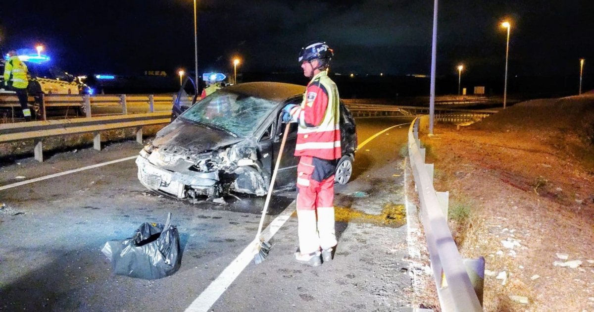 Lanzarote: Car found crashed on the LZ-18, but the occupants were no ...